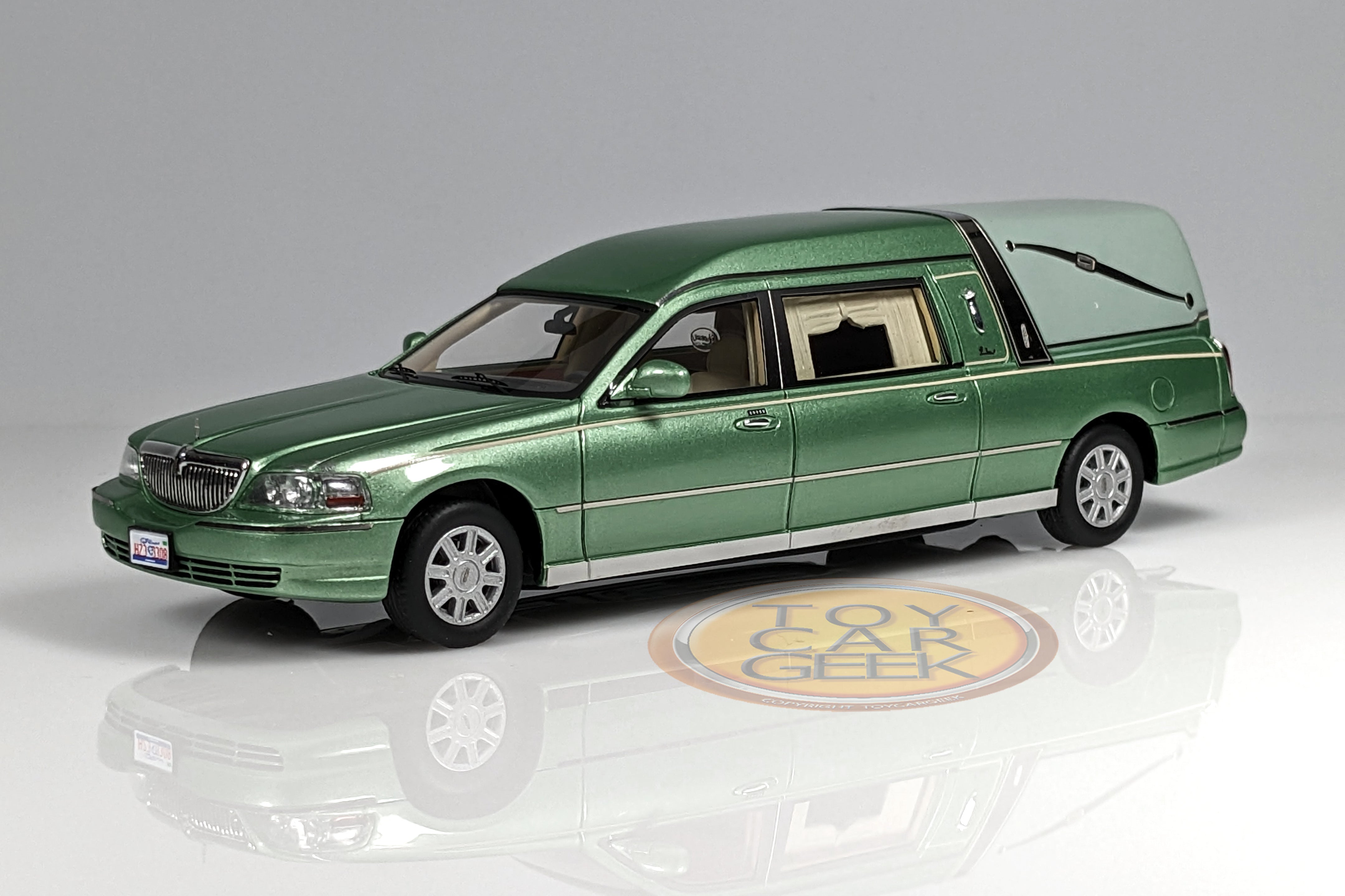 2009 Lincoln Town Car Eagle Coach Hearse - Green